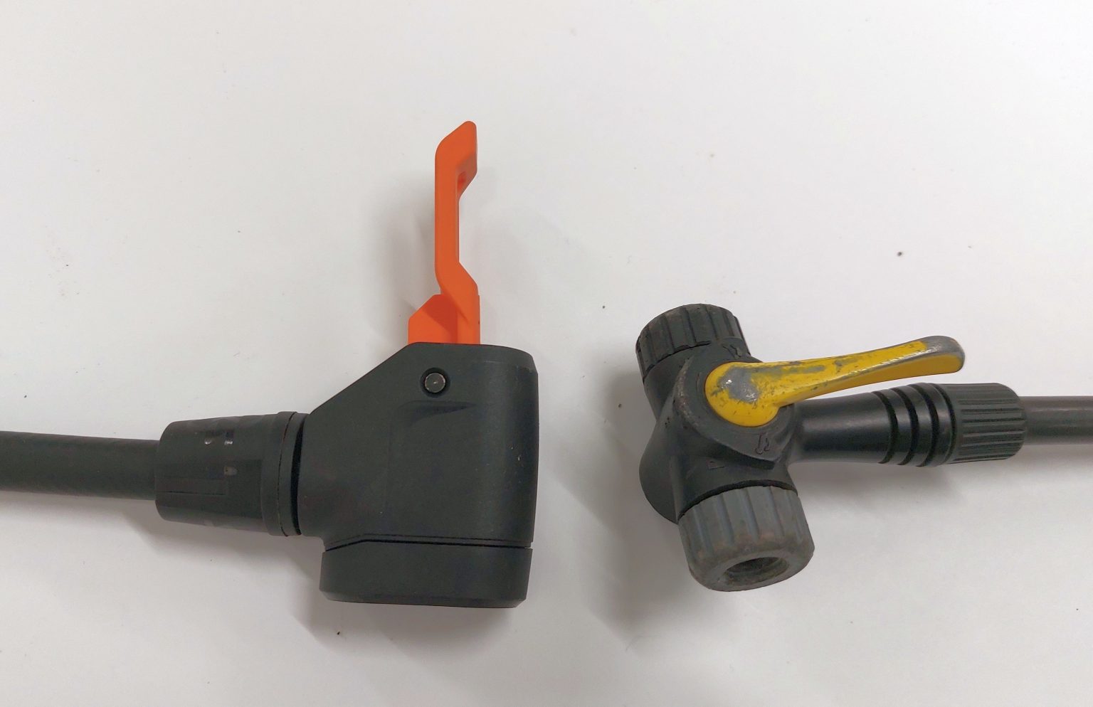 Vloerpomp met digitale drukmeter - Fietsersbond