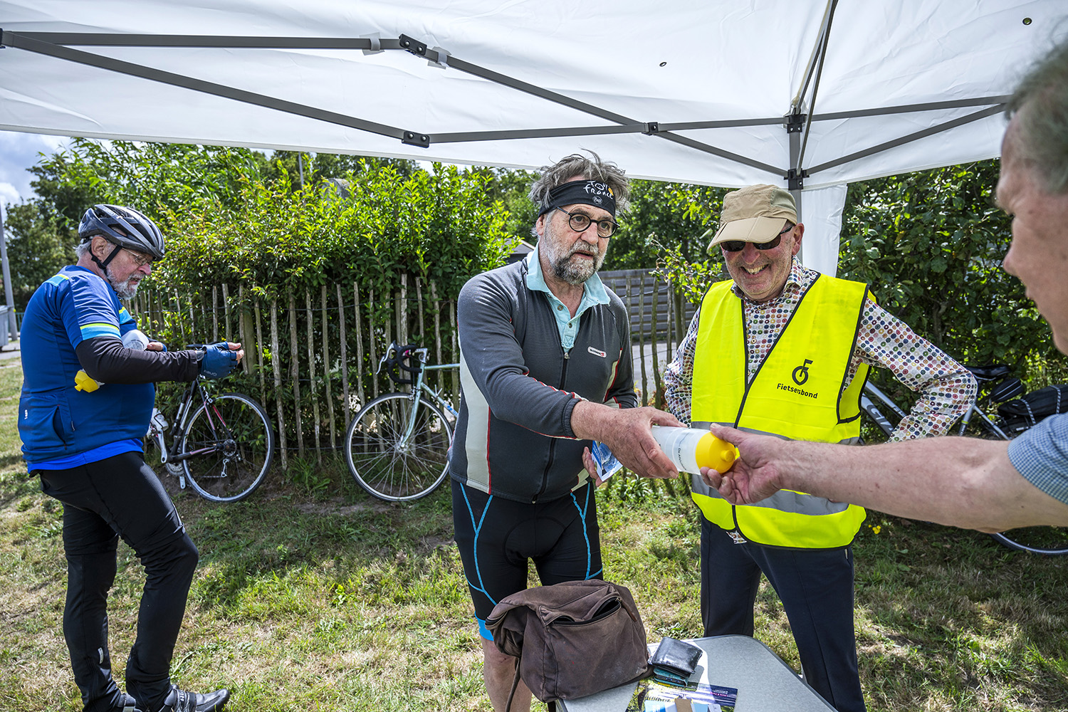 Duizenden fietsers op de Afsluitdijk - Fietsersbond