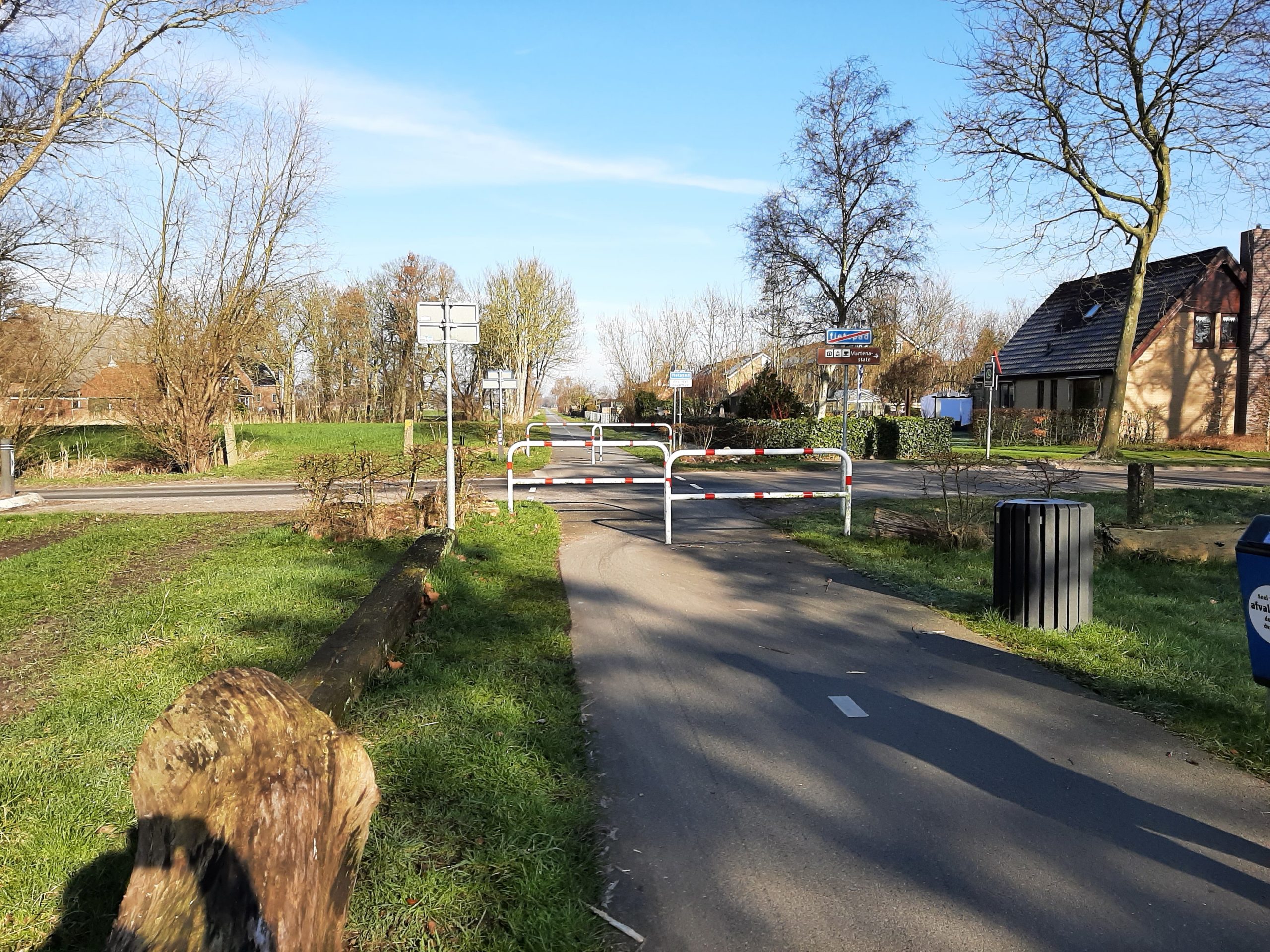 Thom Boorsma uit Stiens pleit voor veiliger fietspad zonder obstakels ...